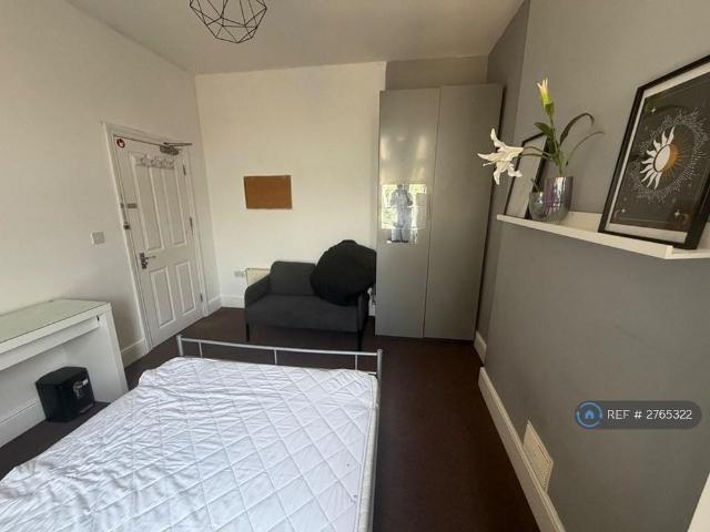 1 bedroom in a house share to rent