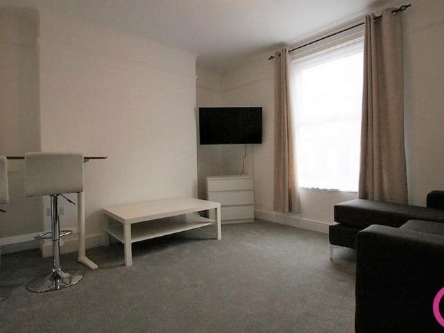 1 bedroom in a house share to rent