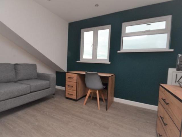 1 bedroom in a house share to rent