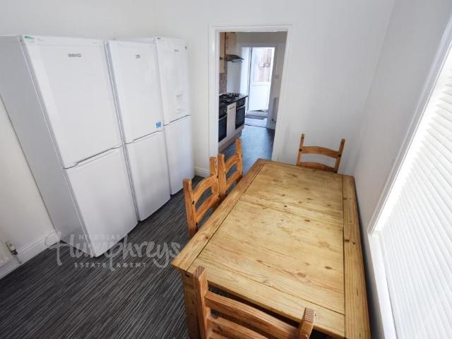 1 bedroom in a house share to rent