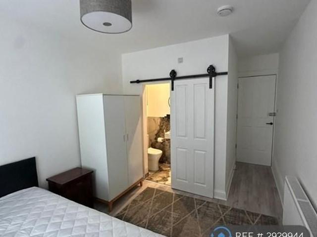 1 bedroom in a house share to rent