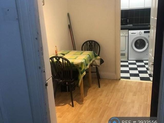 1 bedroom in a house share to rent