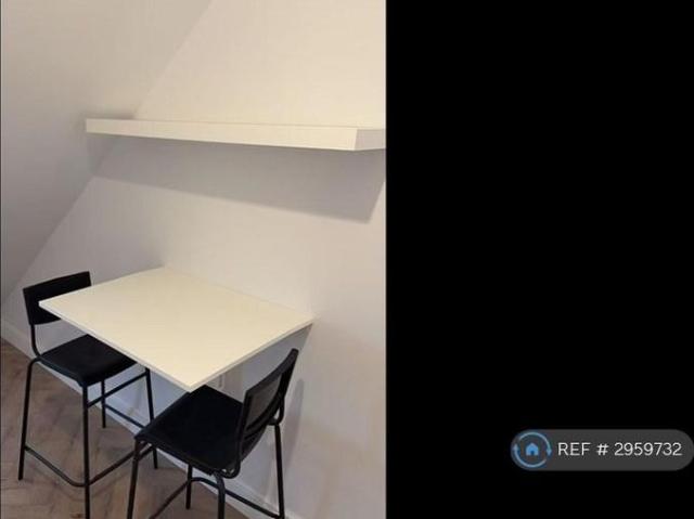 1 bedroom in a house share to rent