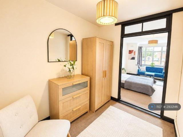 1 bedroom in a house share to rent