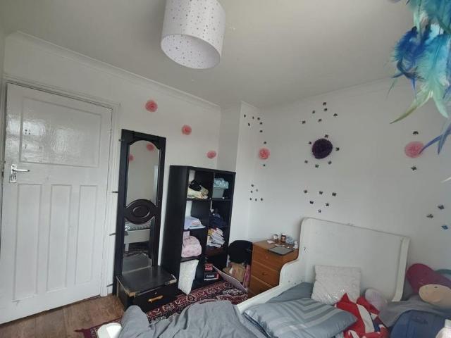 1 bedroom in a house share to rent