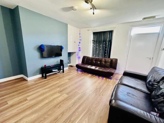 1 bedroom in a house share to rent