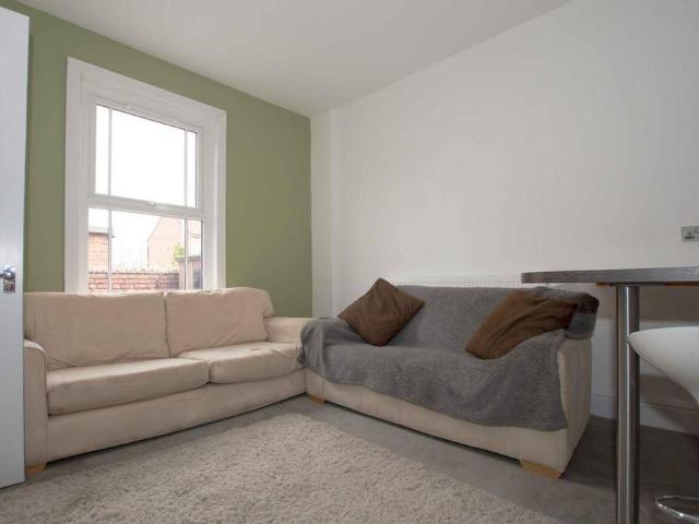 1 bedroom in a house share to rent