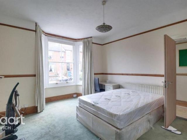 1 bedroom in a house share to rent