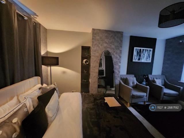 1 bedroom in a house share to rent