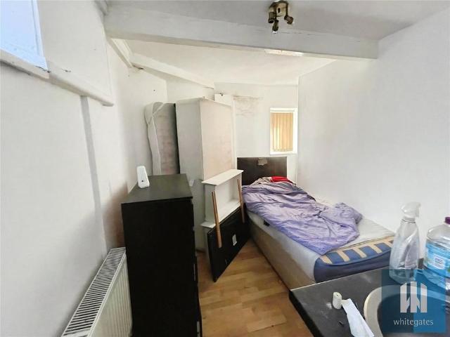 1 bedroom in a house share to rent