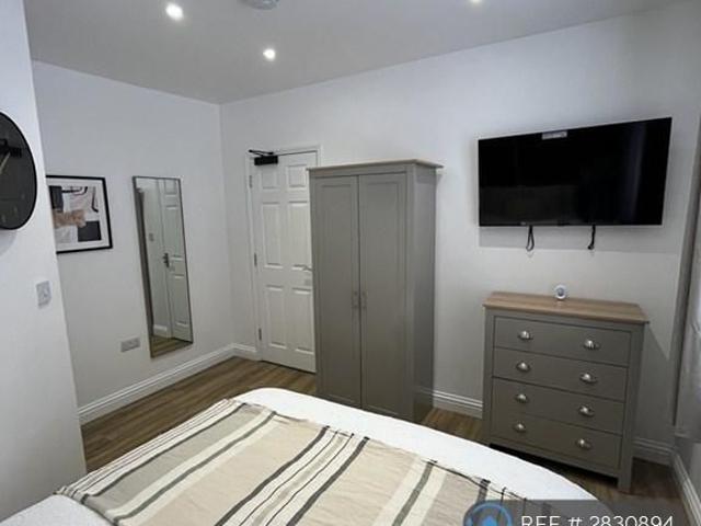 1 bedroom in a house share to rent