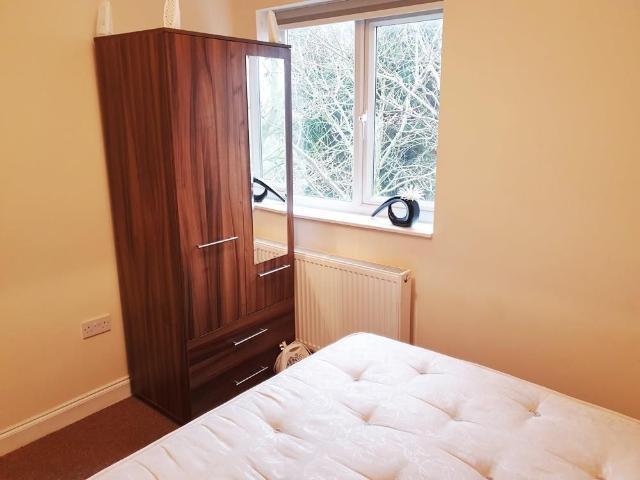 1 bedroom in a house share to rent