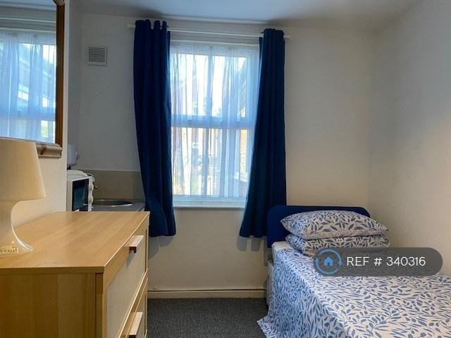 1 bedroom in a house share to rent