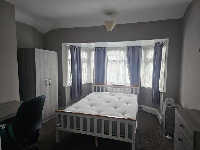 1 bedroom in a house share to rent