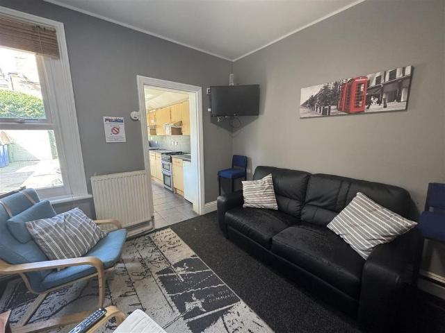 1 bedroom in a house share to rent