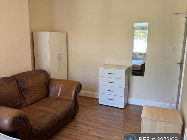 1 bedroom in a house share to rent