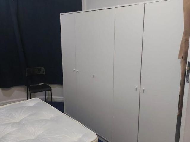 1 bedroom in a house share to rent