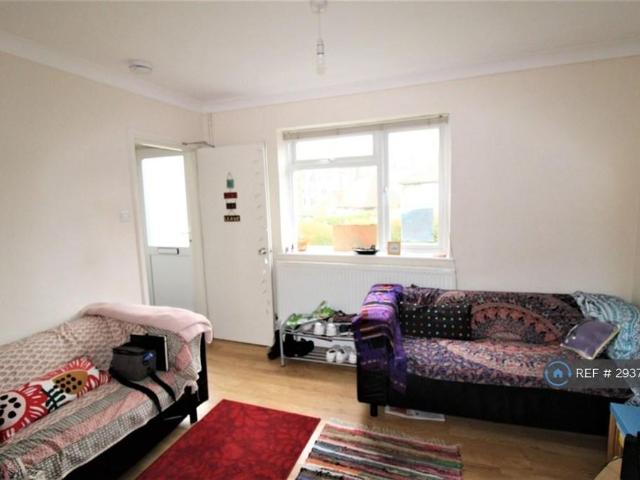 1 bedroom in a house share to rent