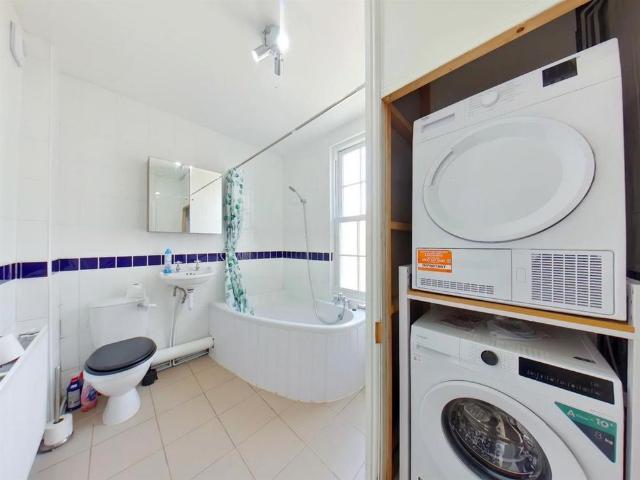 1 bedroom in a house share to rent