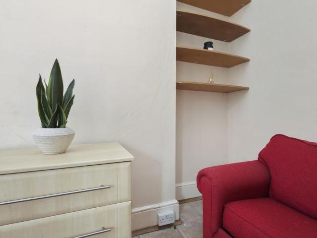1 bedroom in a house share to rent