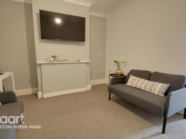 1 bedroom in a house share to rent