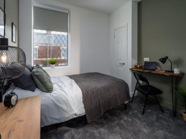 1 bedroom in a house share to rent