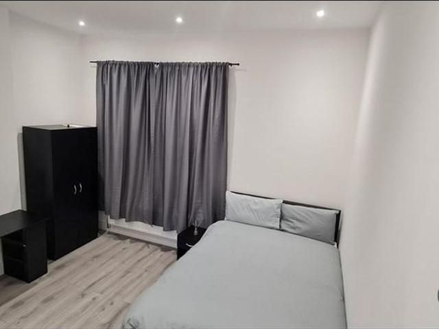 1 bedroom in a house share to rent