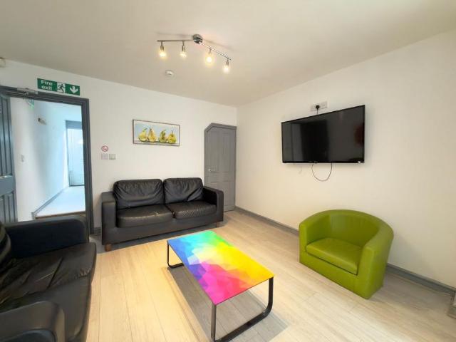 1 bedroom in a house share to rent