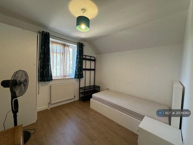 1 bedroom in a house share to rent
