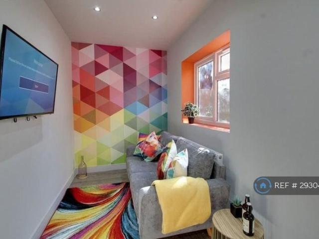 1 bedroom in a house share to rent
