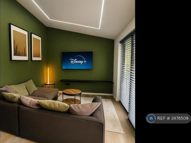 1 bedroom in a house share to rent