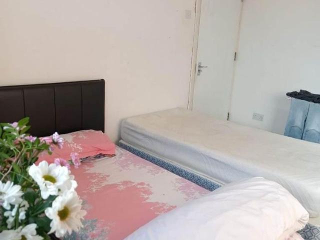 1 bedroom in a house share to rent