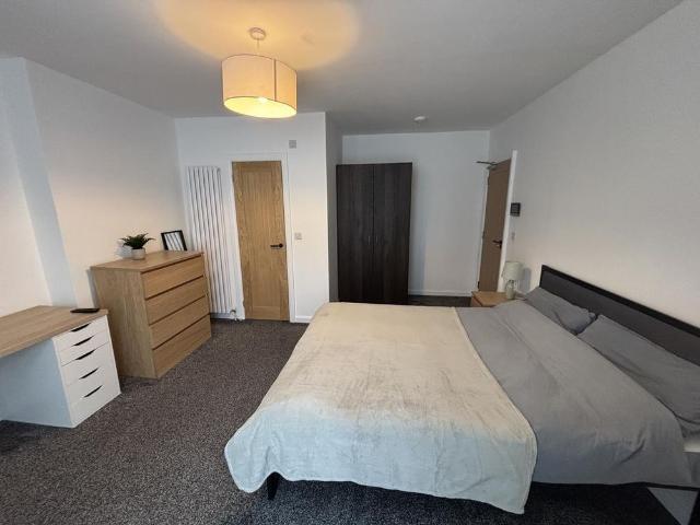 1 bedroom in a house share to rent