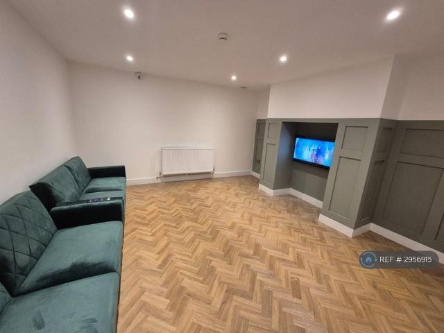 1 bedroom in a house share to rent