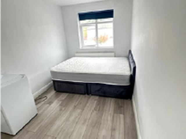 1 bedroom in a house share to rent