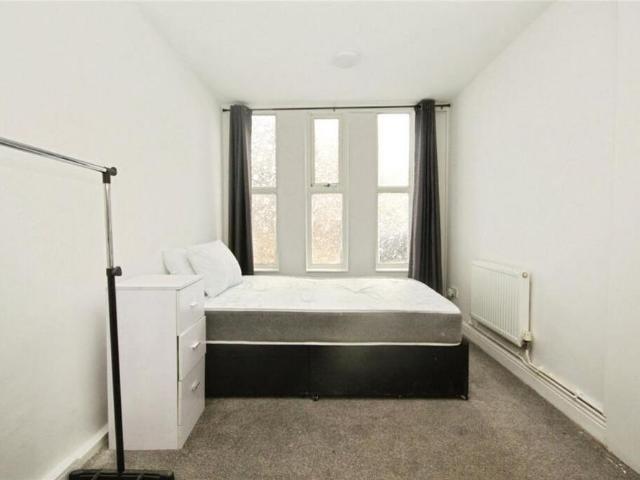 1 bedroom in a house share to rent