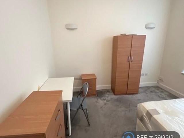 1 bedroom in a house share to rent