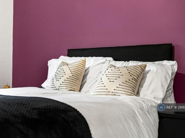 1 bedroom in a house share to rent
