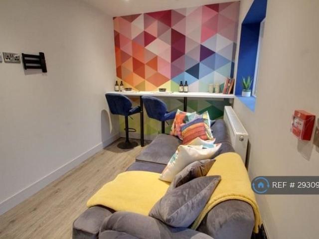 1 bedroom in a house share to rent