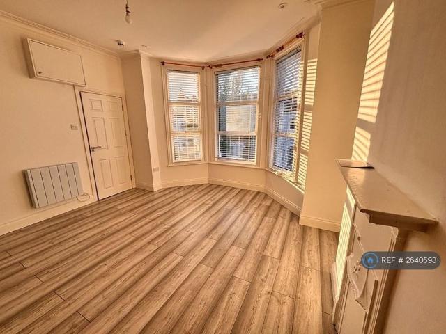 1 bedroom in a house share to rent