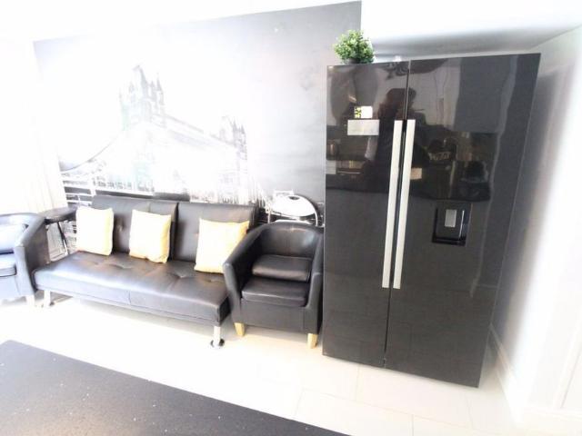 1 bedroom in a house share to rent