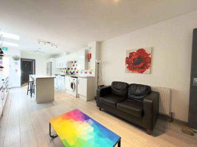 1 bedroom in a house share to rent