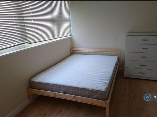 1 bedroom in a house share to rent