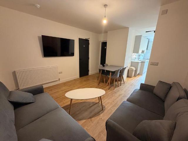 1 bedroom in a house share to rent