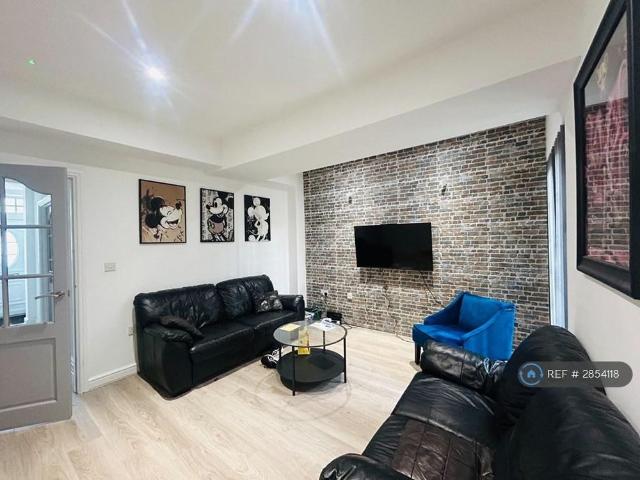 1 bedroom in a house share to rent