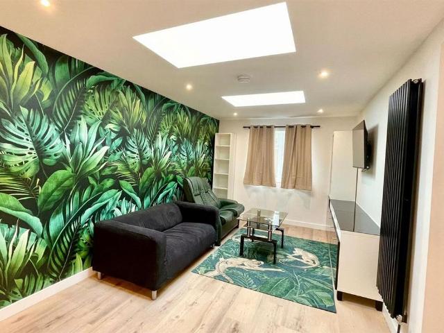 1 bedroom in a house share to rent