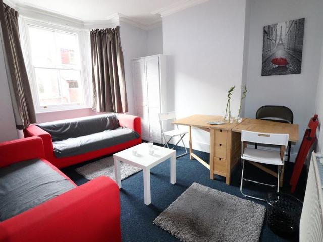 1 bedroom in a house share to rent