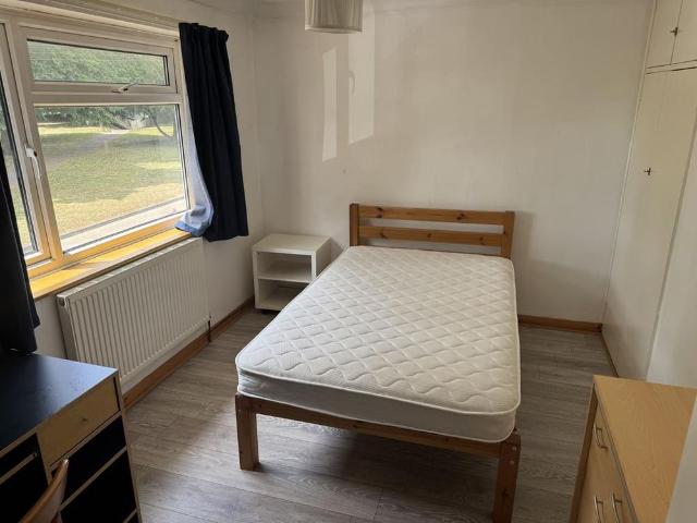 1 bedroom in a house share to rent