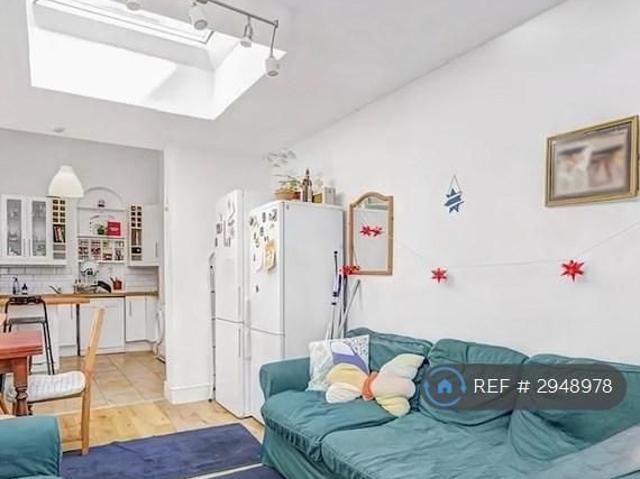 1 bedroom in a house share to rent
