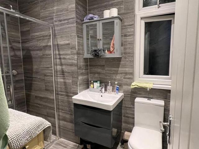 1 bedroom in a house share to rent